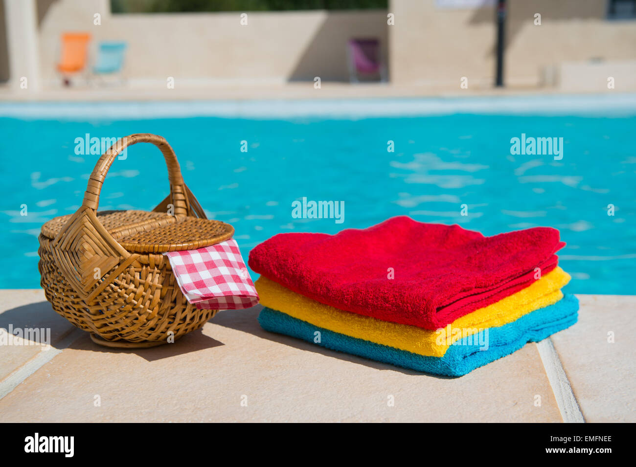 Picnic food pool hi-res stock photography and images - Alamy