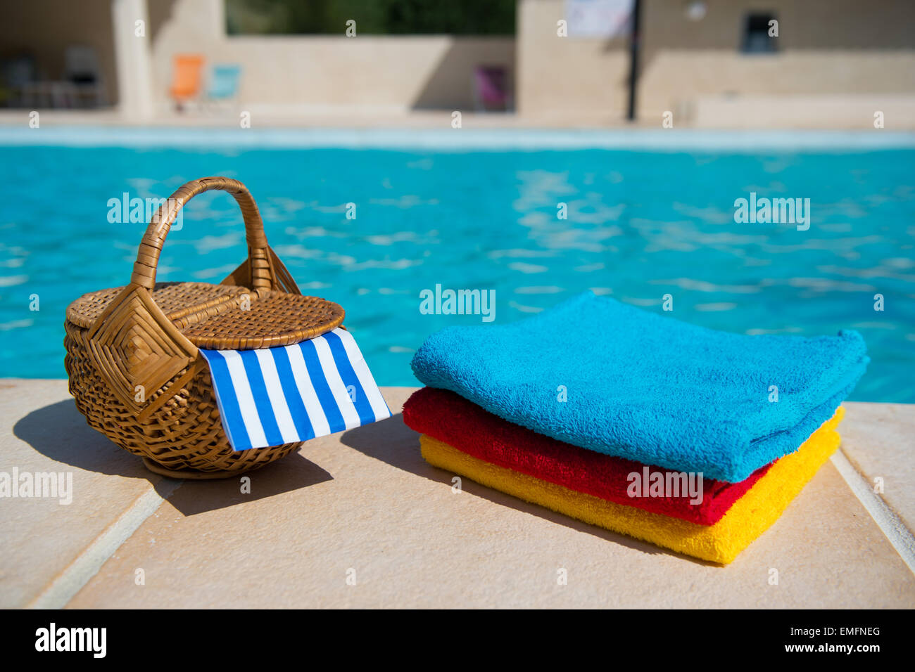 Picnic food pool hi-res stock photography and images - Alamy