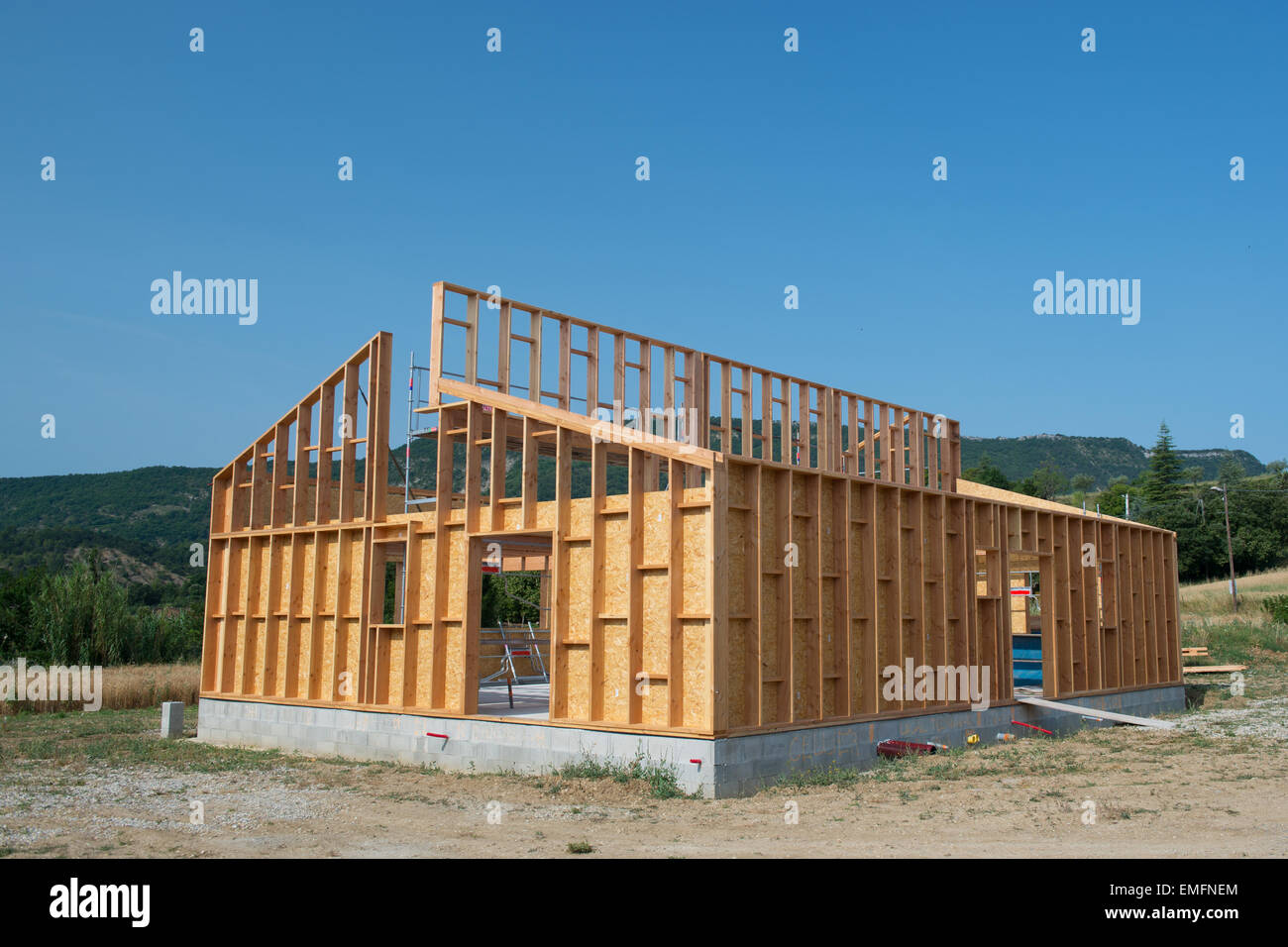 Frame of building a wooden house Stock Photo - Alamy