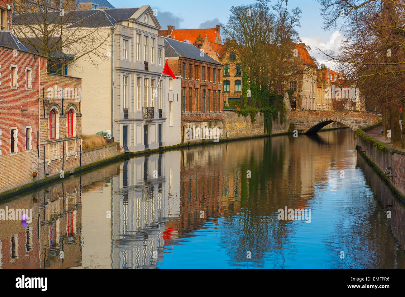 Green canal and bridge in Bruges, Belgium Stock Photo - Alamy