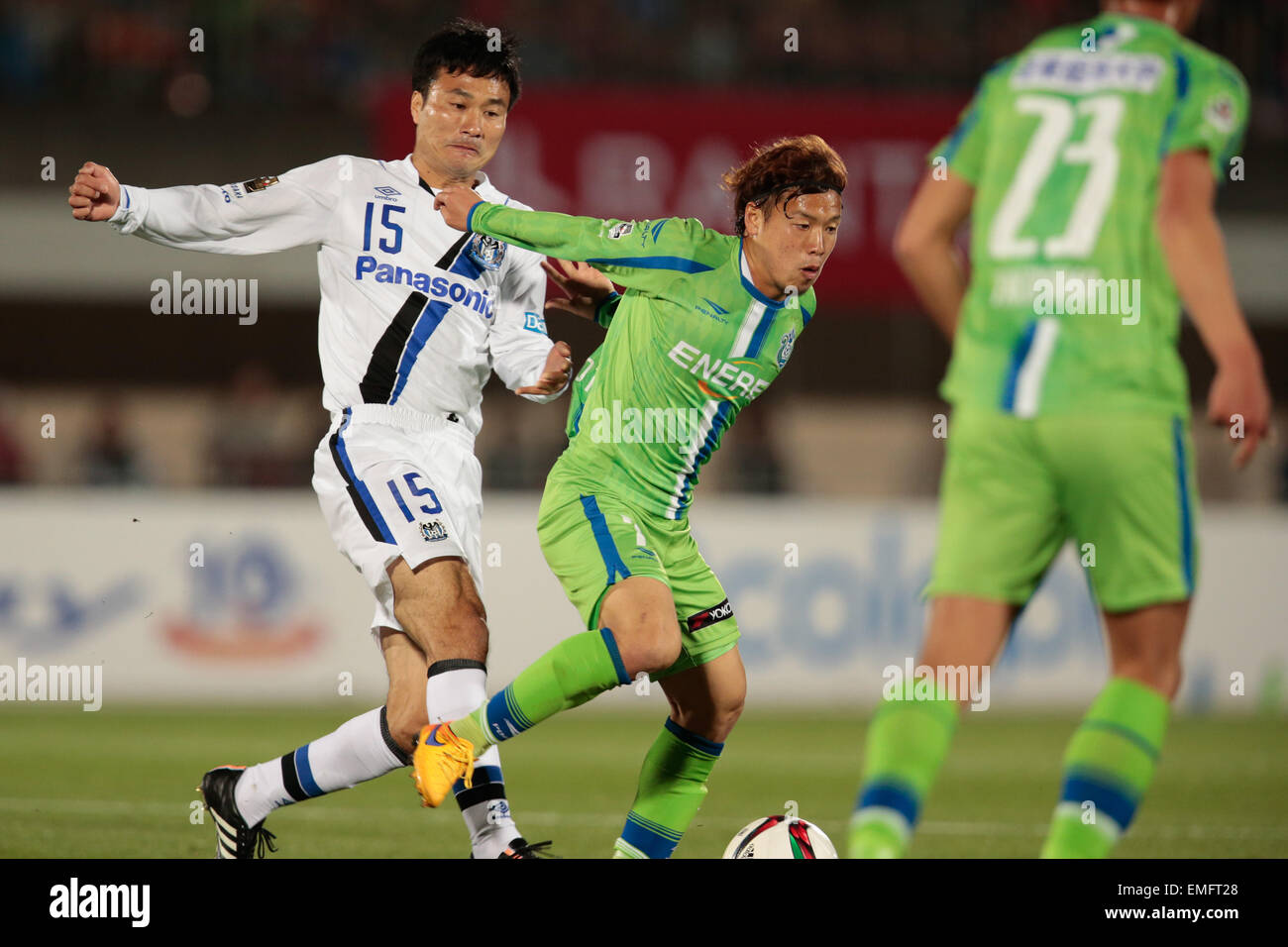 Shonan BMW Stadium Hiratsuka, Kanagawa, Japan. 18th Apr, 2015. (L to R) Yasuyuki Konno (Gamba ...