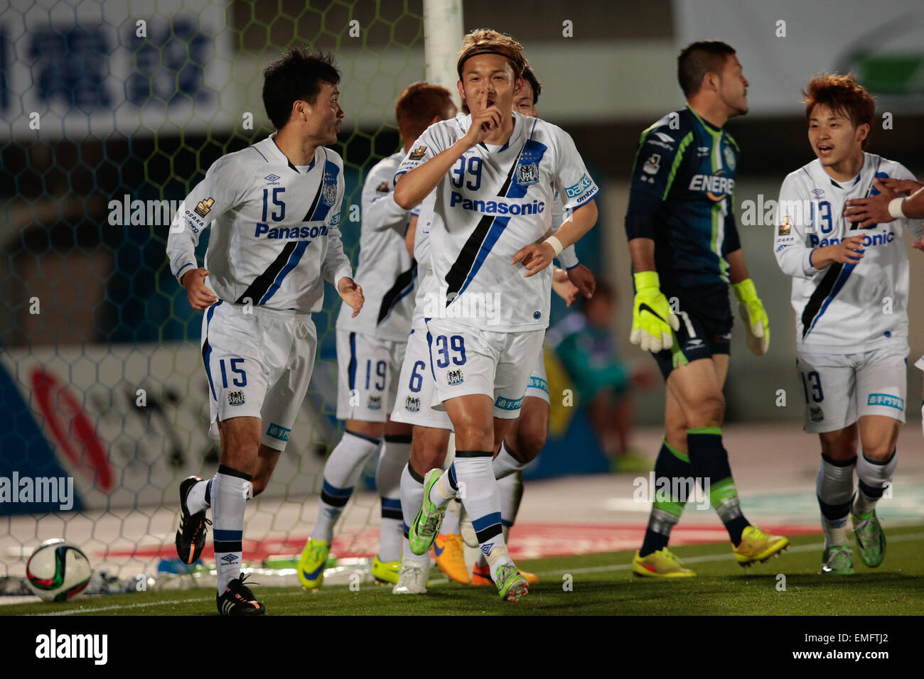 Shonan BMW Stadium Hiratsuka, Kanagawa, Japan. 18th Apr, 2015. Takashi ...