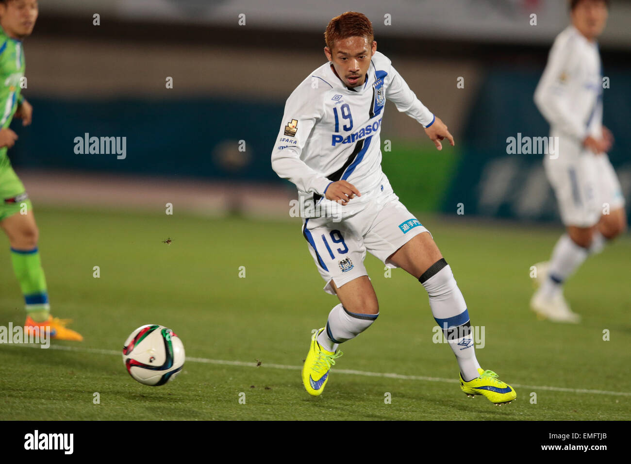 Shonan BMW Stadium Hiratsuka, Kanagawa, Japan. 18th Apr, 2015. Kotaro ...