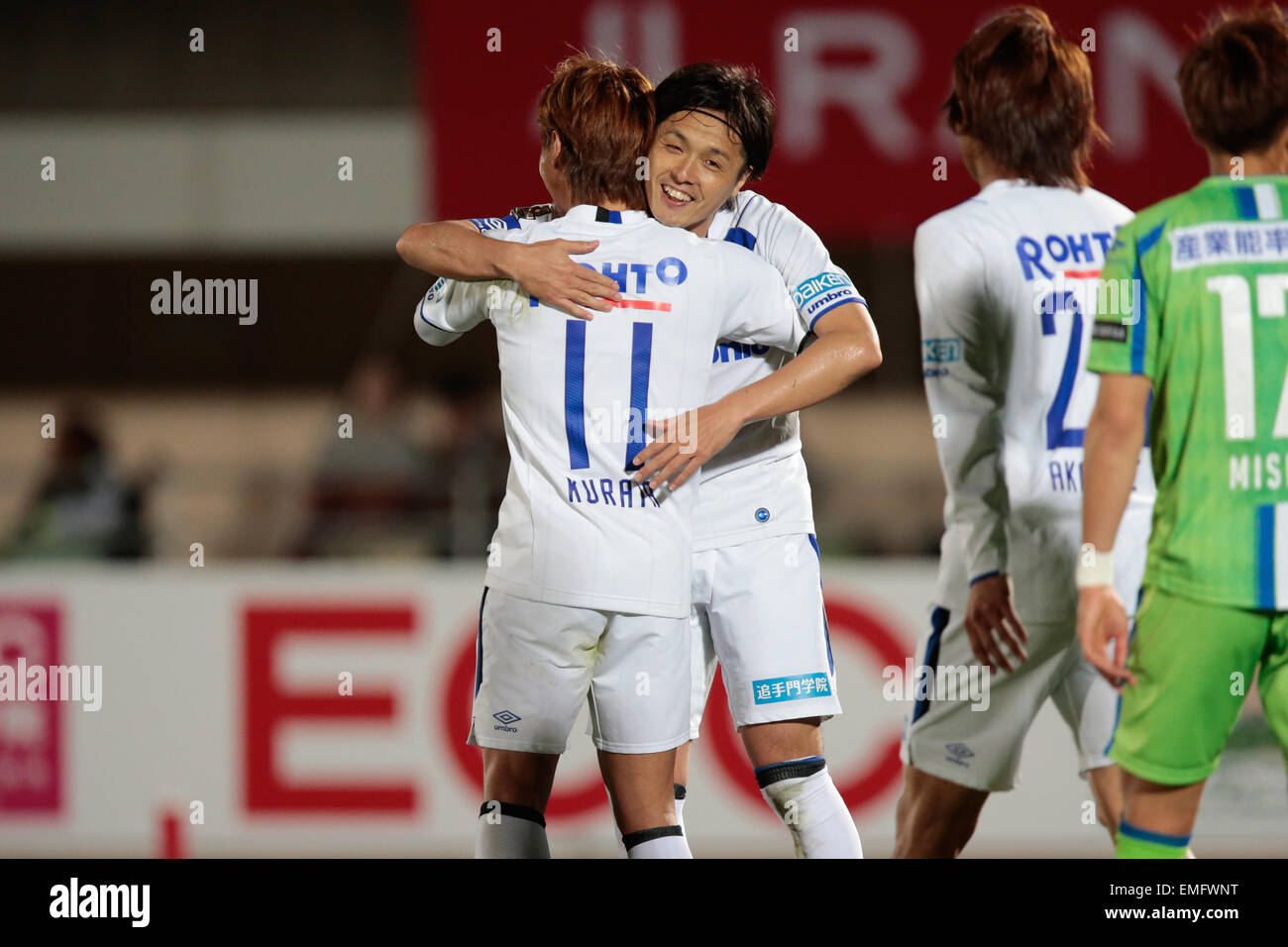 Shonan BMW Stadium Hiratsuka, Kanagawa, Japan. 18th Apr, 2015. Yasuhito ...