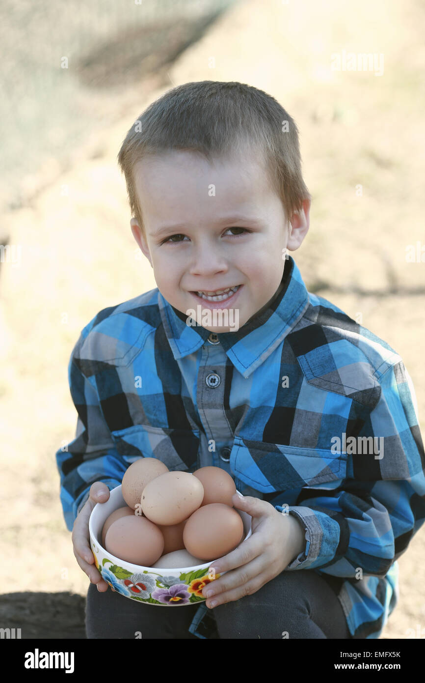 Child holding egg hi-res stock photography and images - Alamy