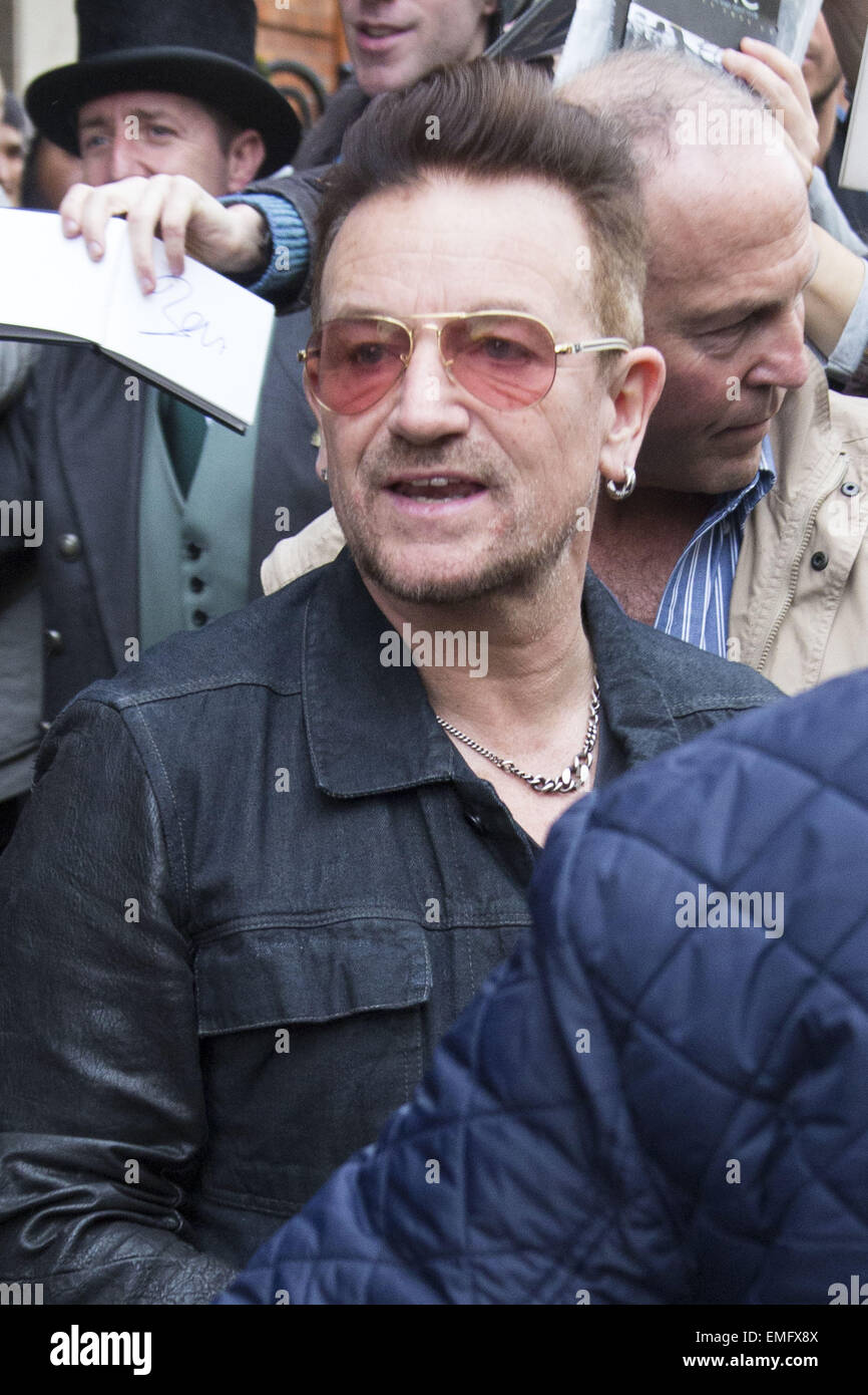 Rock band u2 sign autographs hi-res stock photography and images - Alamy