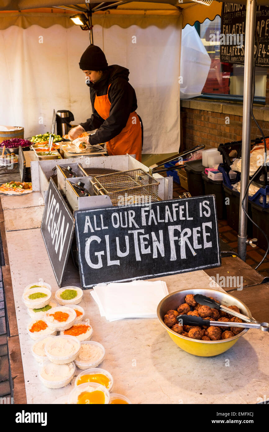 Falafel stall hi-res stock photography and images - Alamy