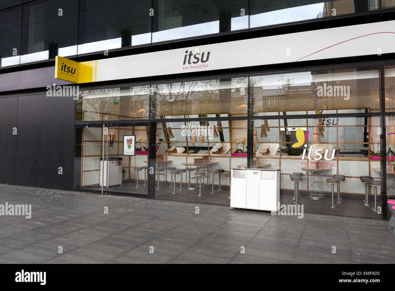 Itsu restaurant hi-res stock photography and images - Alamy