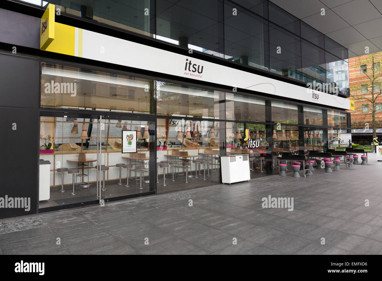 Itsu fast food restaurant in Spitalfields market, London Stock Photo ...