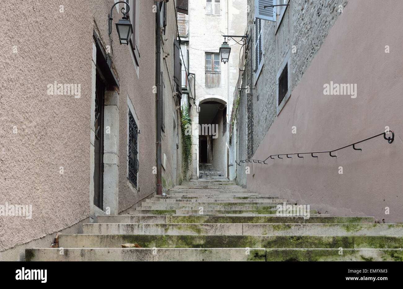 Narrow passage between houses narrow passage hi-res stock photography ...