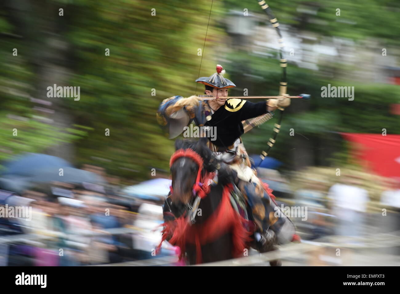 Kamakura, Japan. 19th Apr, 2015. Archers wearing traditional Japanese ...