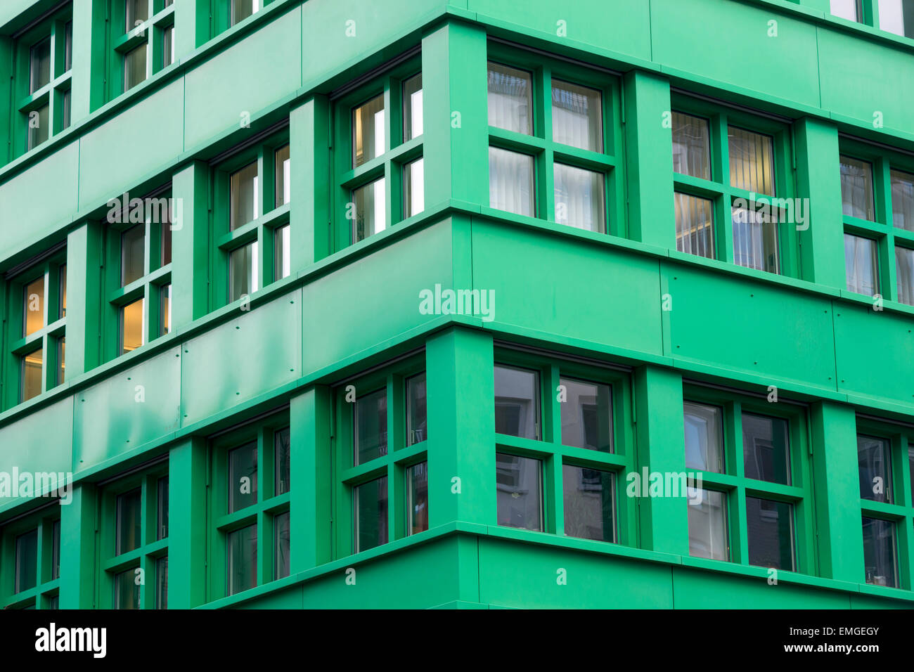 Green building hi-res stock photography and images - Alamy