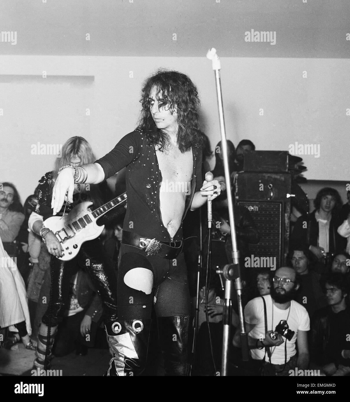 Alice cooper 1971 hi-res stock photography and images - Alamy