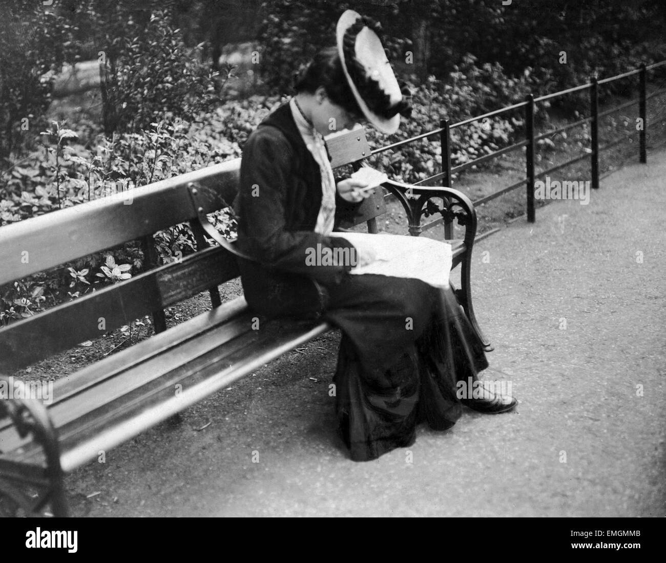 1900s bus hi-res stock photography and images - Alamy