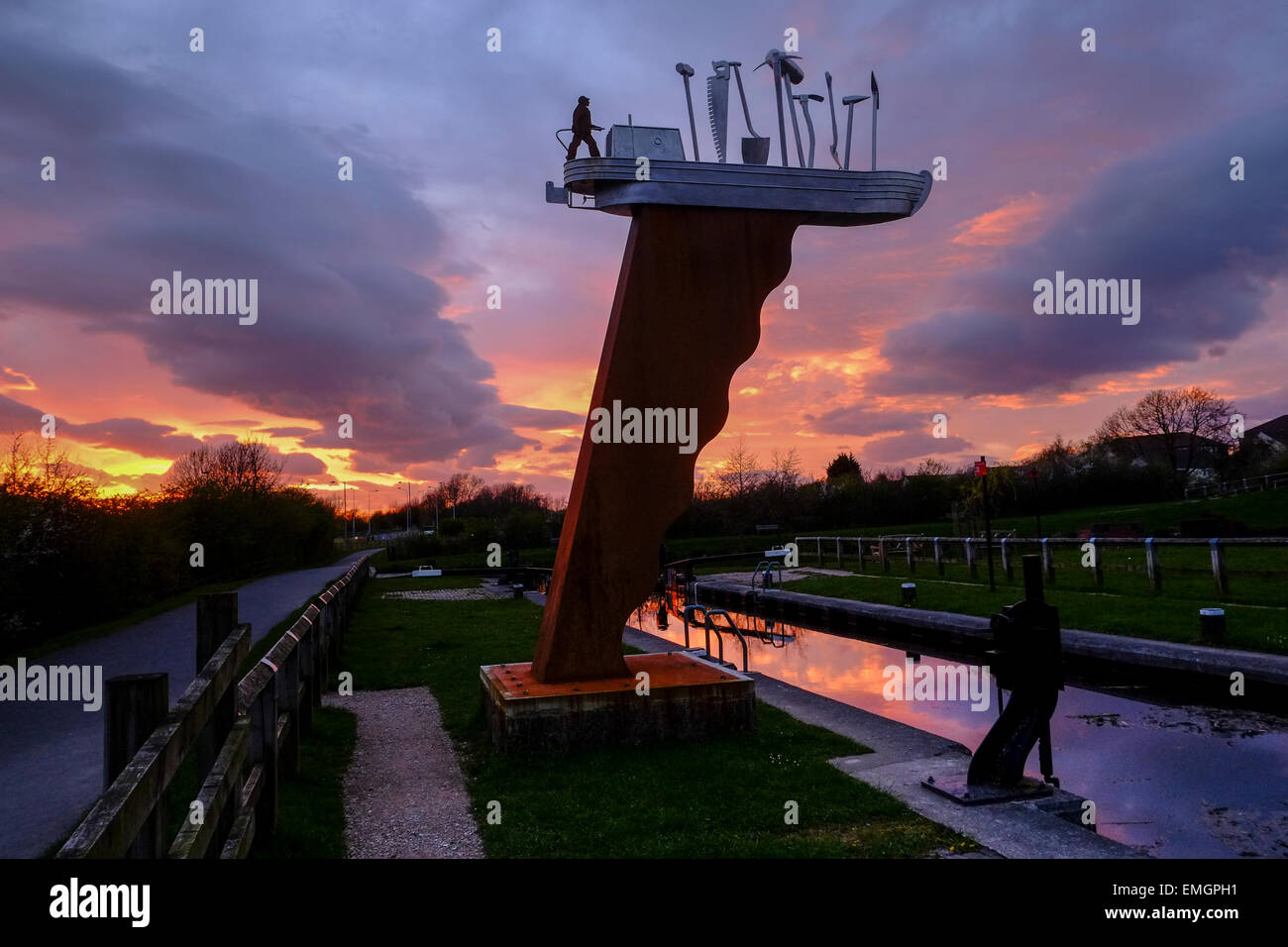 The Ribble Link Sculpture in Preston was designed by Derbyshire artist ...