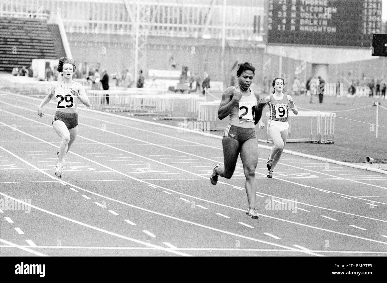 British athlete Sonia Lannaman wins her heat of the Women's 100 Metres ...