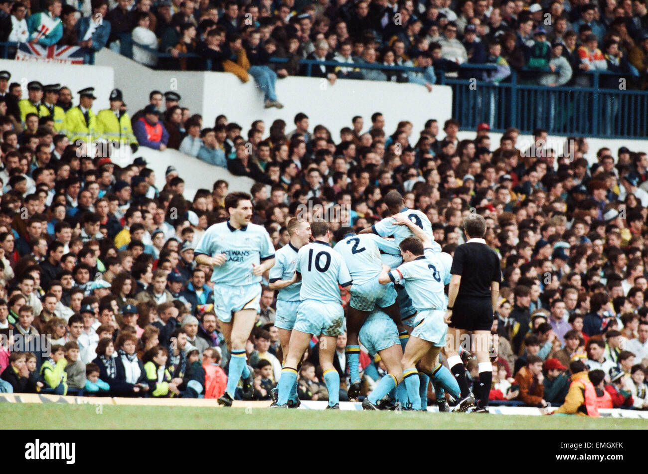 Tottenham hotspur team huddle hi-res stock photography and images - Alamy
