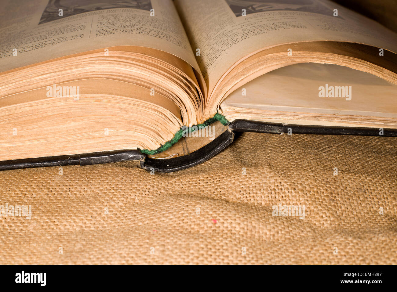Old open book hi-res stock photography and images - Alamy
