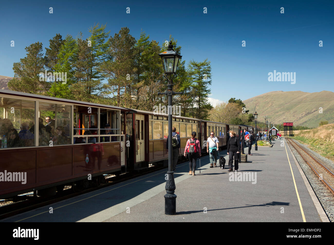 UK, Wales, Gwynedd, Welsh Mountain Railway, Rhyd Ddu station, train at ...
