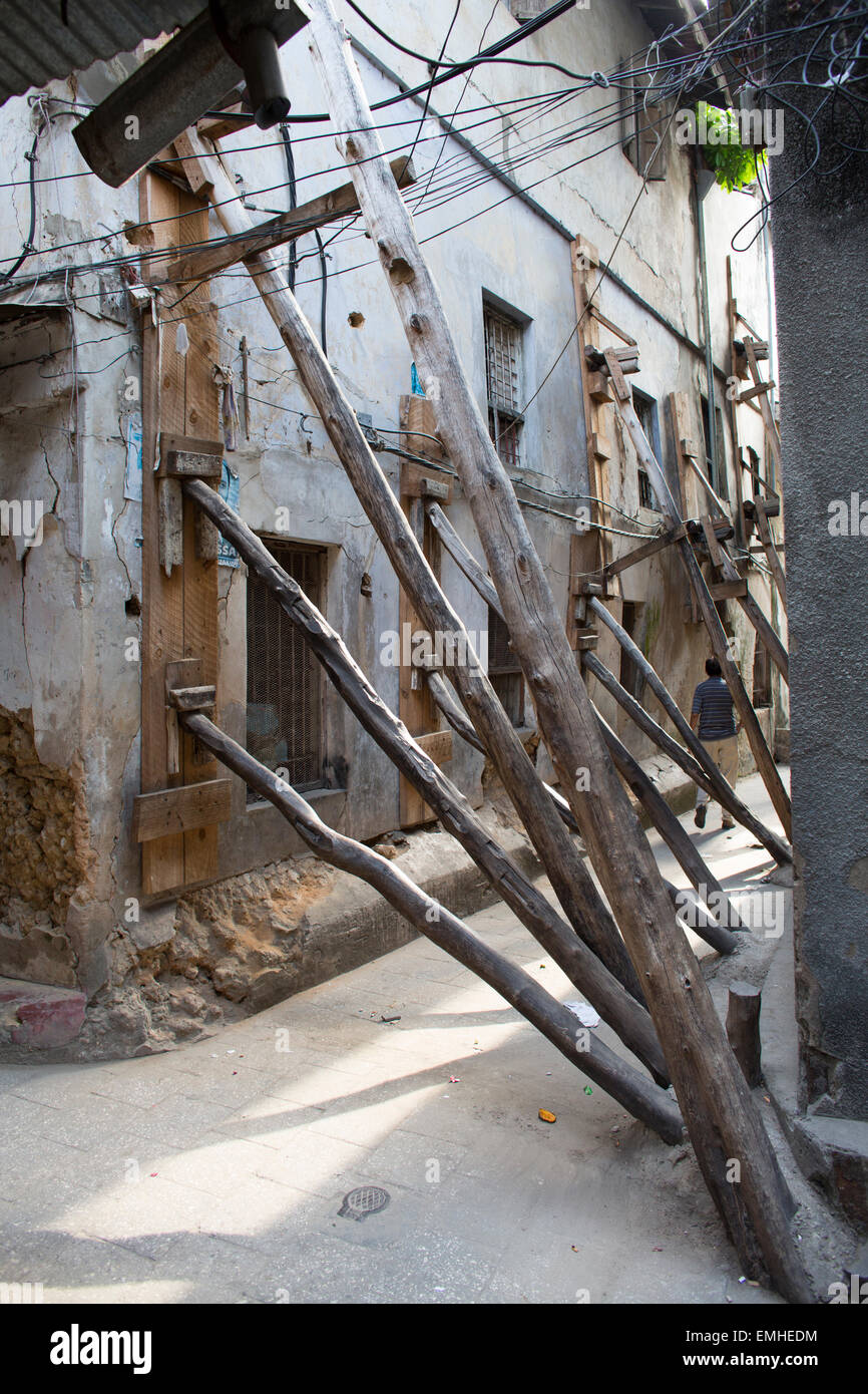 Collapsing pole hi-res stock photography and images - Alamy