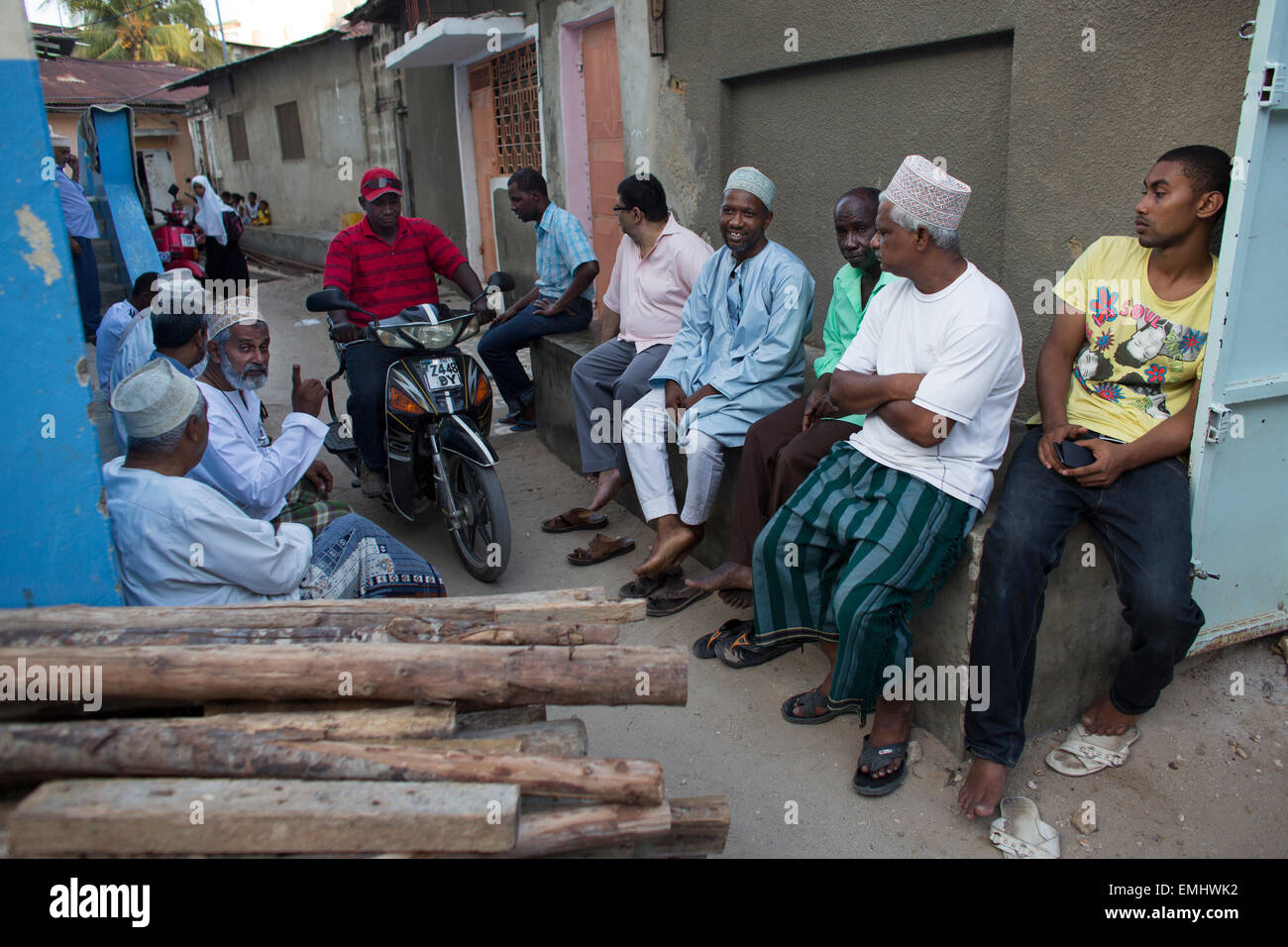 men socialising in Zanzibar Stock Photo - Alamy