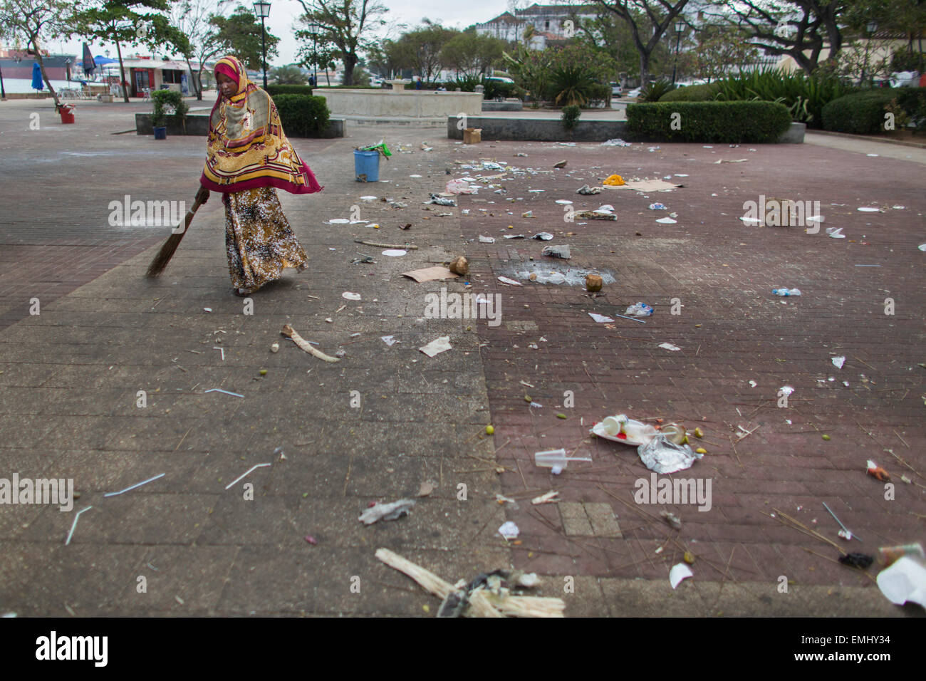 Female garbage collector hi-res stock photography and images - Alamy