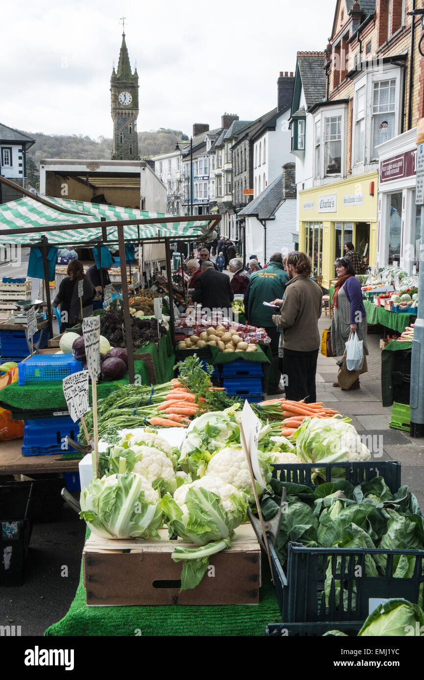 Machynlleth market town on market day held on wednesdays hi-res stock ...