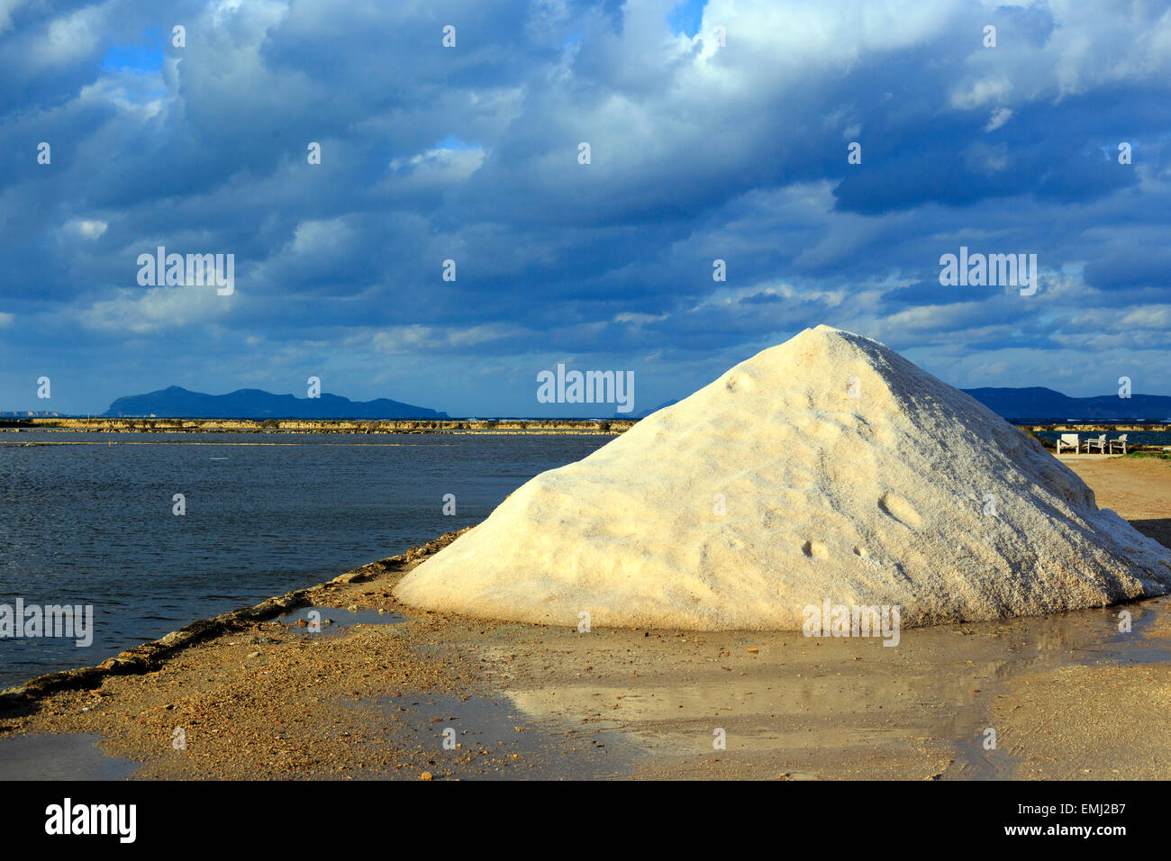 Salt Production in Sicily, Italy Stock Photo - Alamy