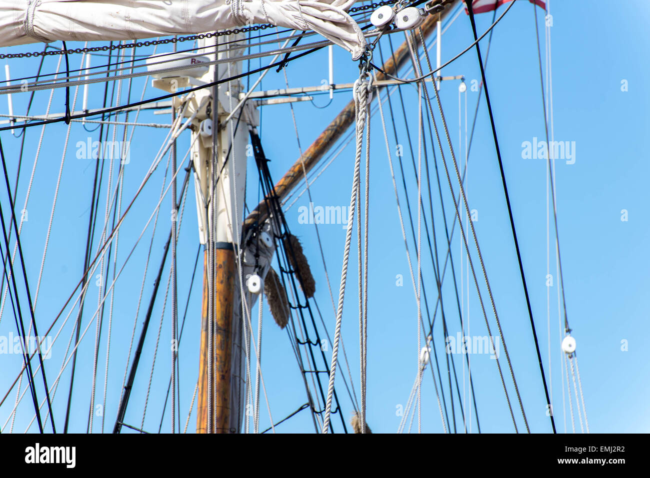 Tall boat masts hi-res stock photography and images - Alamy