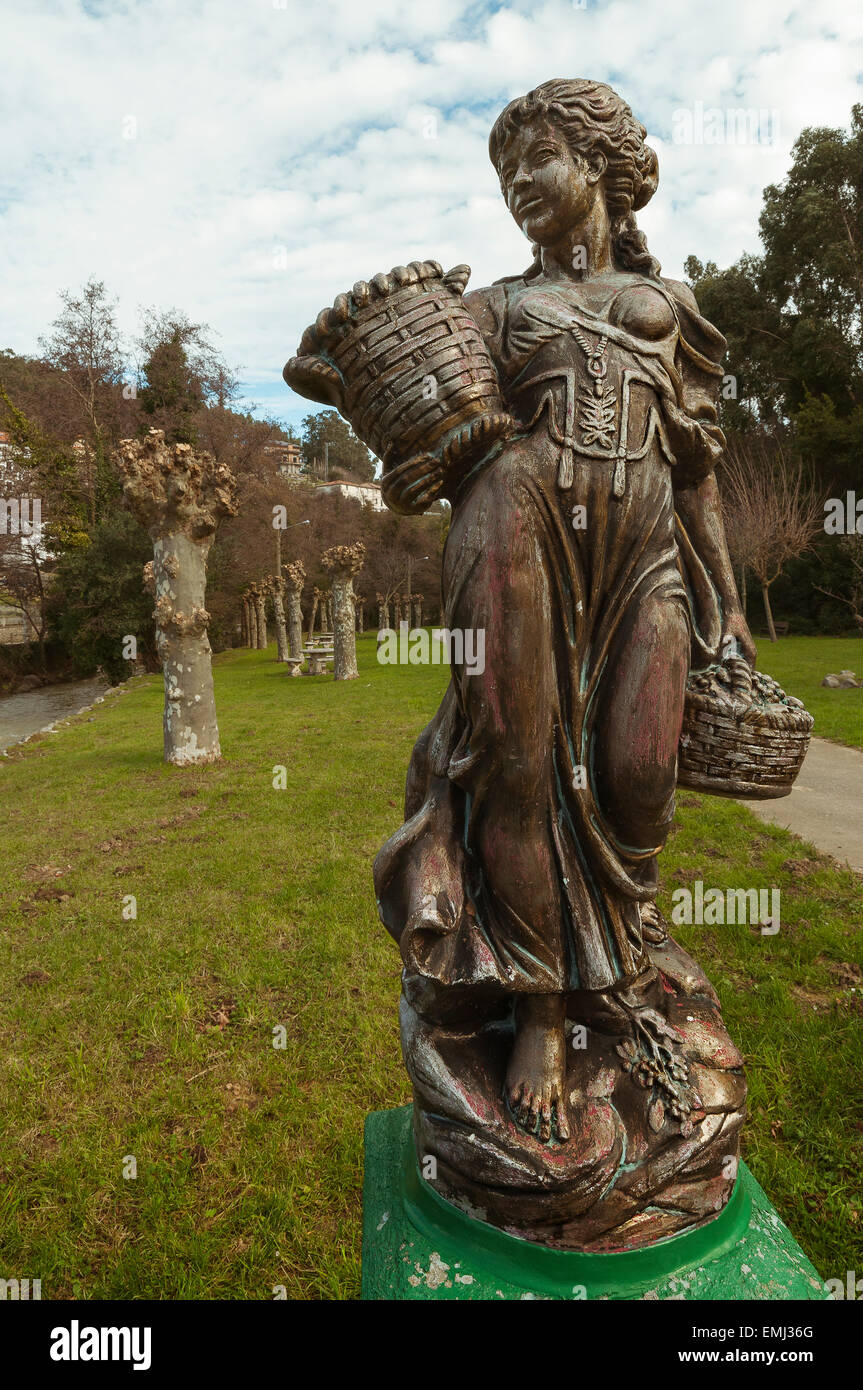 Statue tribute woman arrieras in hi-res stock photography and images ...