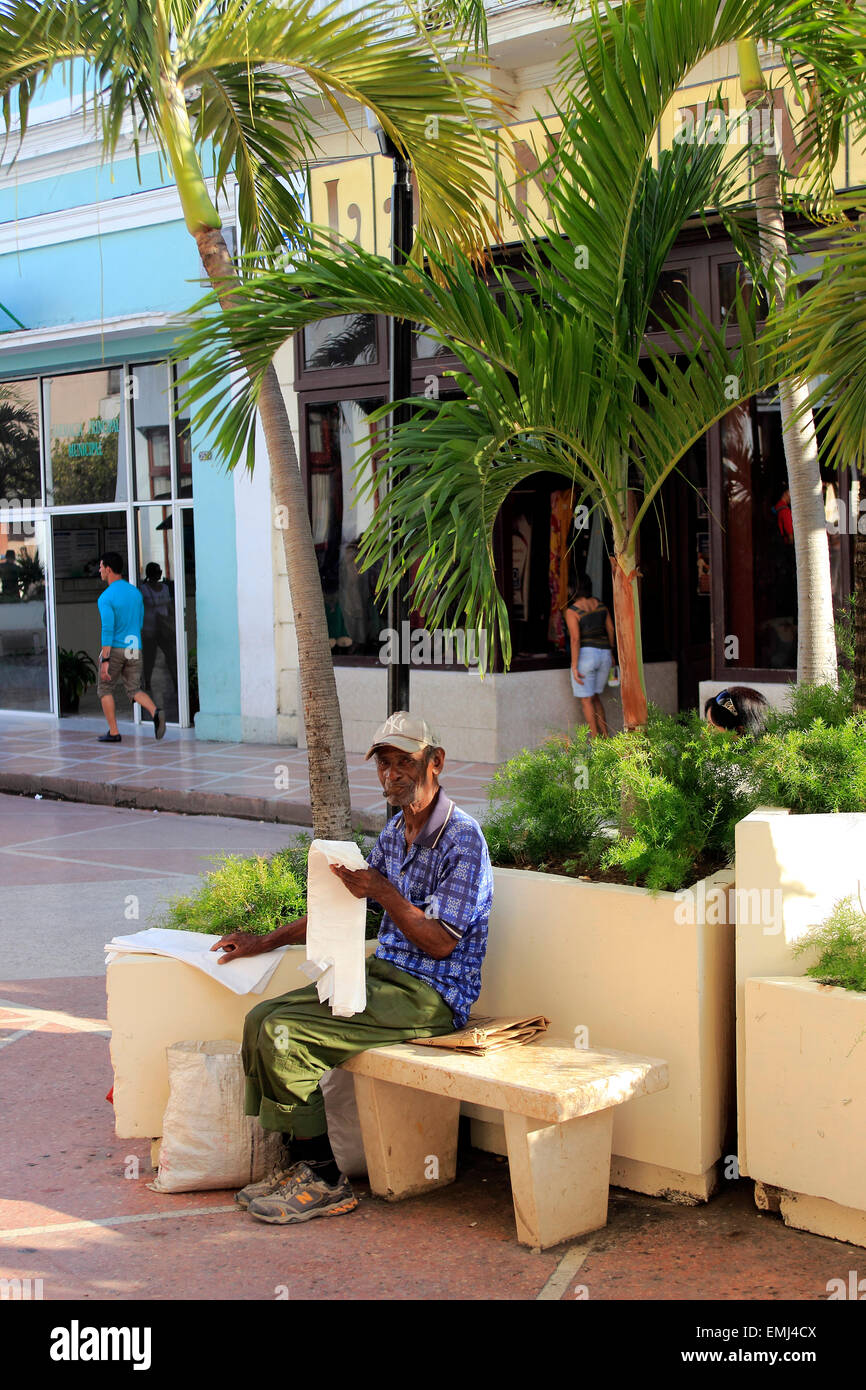 Plastic shopping bags hi-res stock photography and images - Alamy