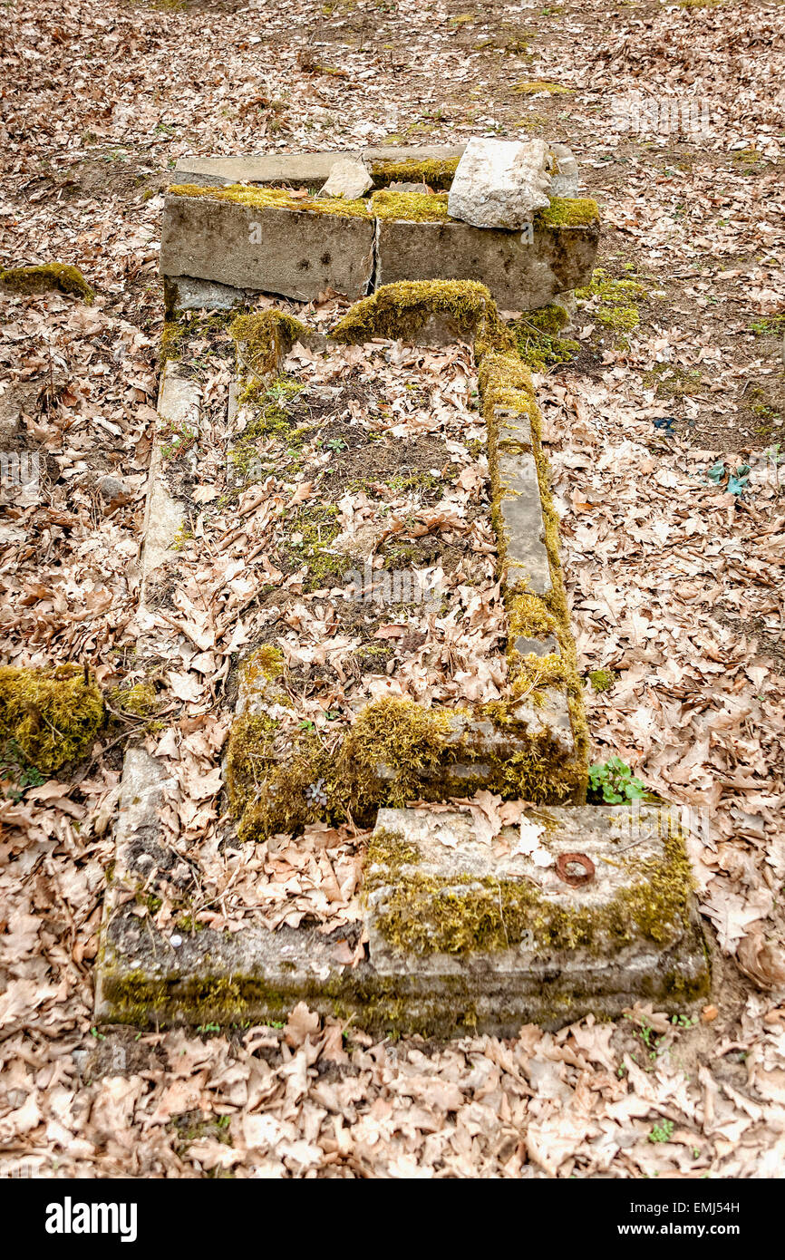 Abandoned protestant cemetery hi-res stock photography and images - Alamy