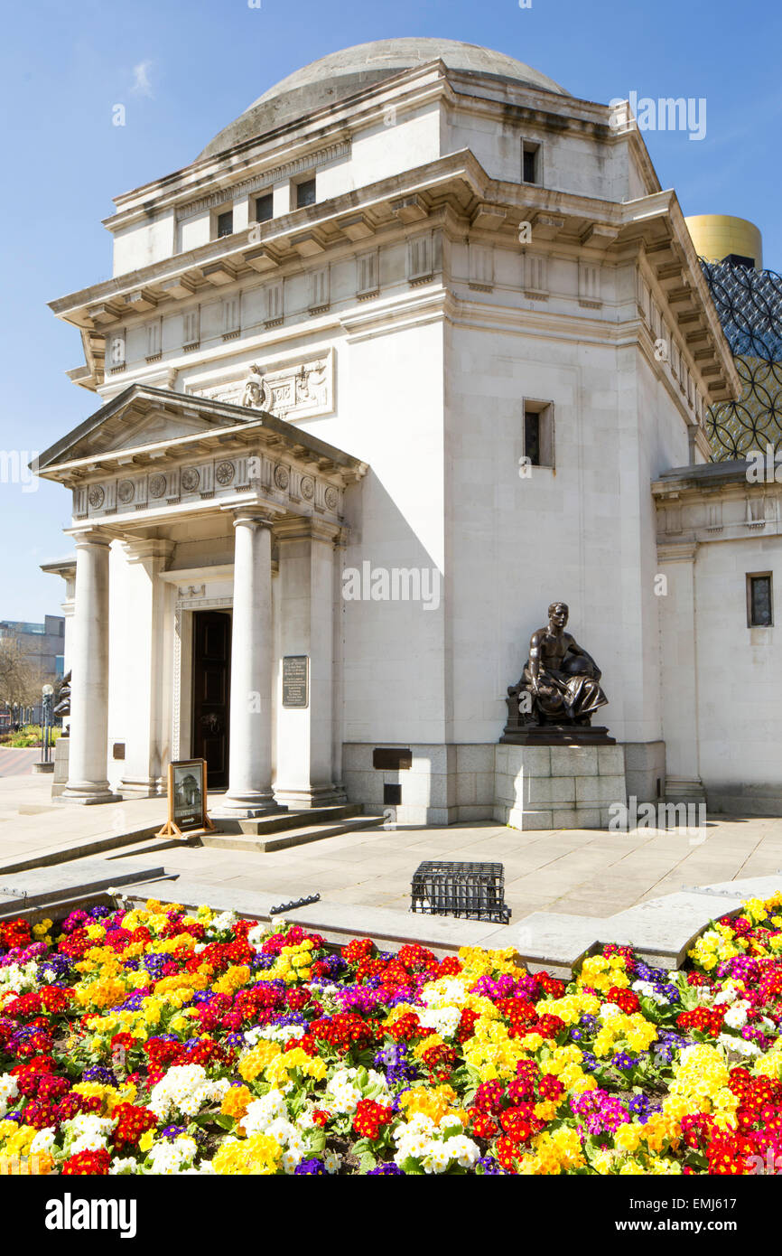 Birmingham, England, UK, 20th April, 2015. Birmingham in bloom. The Hall of Memory surrounded by ...