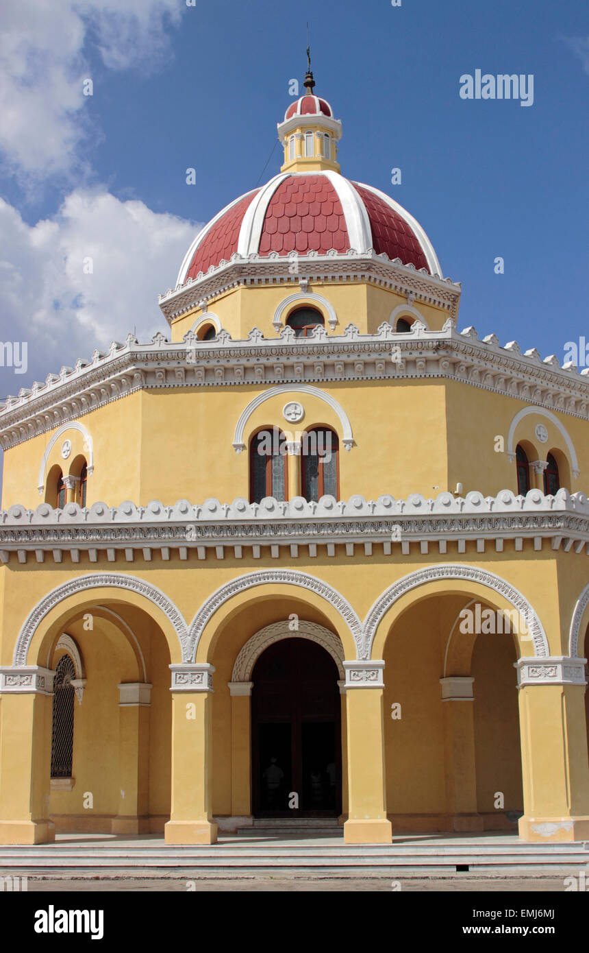 Central chapel Columbus Colon Cemetery one of worlds largest Havana ...