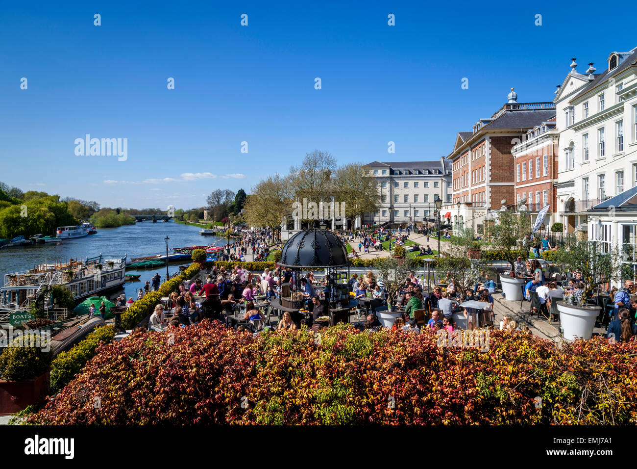 Pitcher piano riverside bar richmond hi-res stock photography and ...