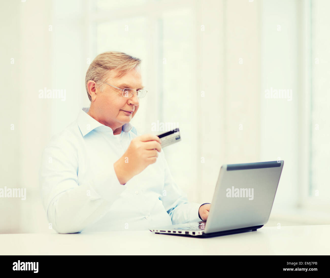 old man with laptop and credit card at home Stock Photo - Alamy