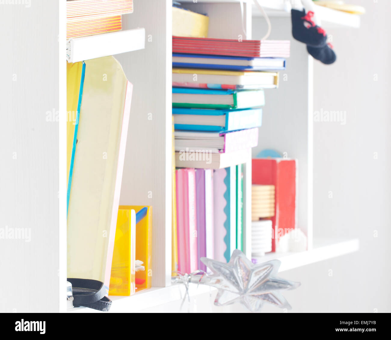 Shelves of books hi-res stock photography and images - Alamy