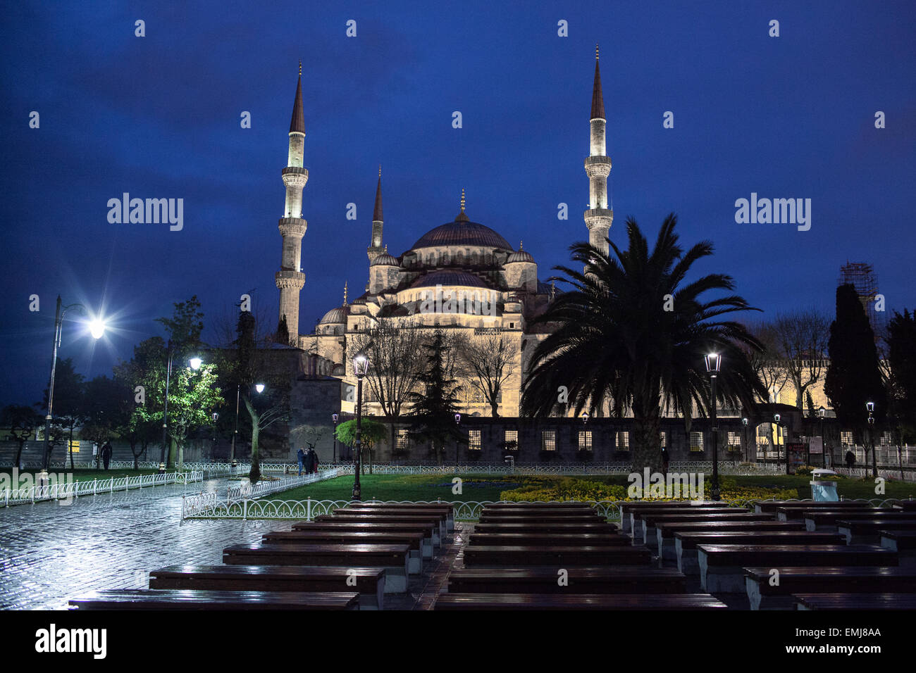 Sultanahmet (The Blue Mosque) at night in Istanbul, Turkey Stock Photo ...