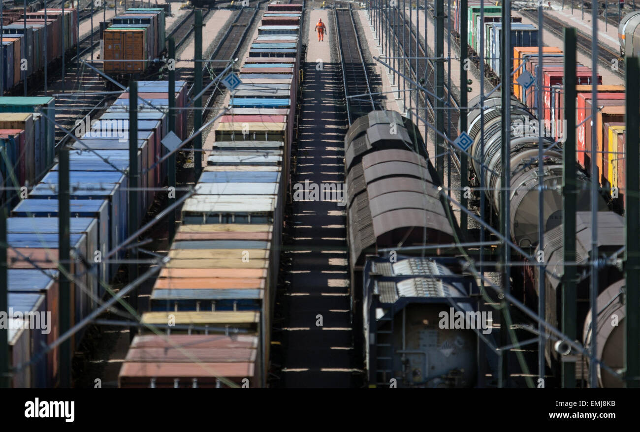 Trains standing still hi-res stock photography and images - Alamy