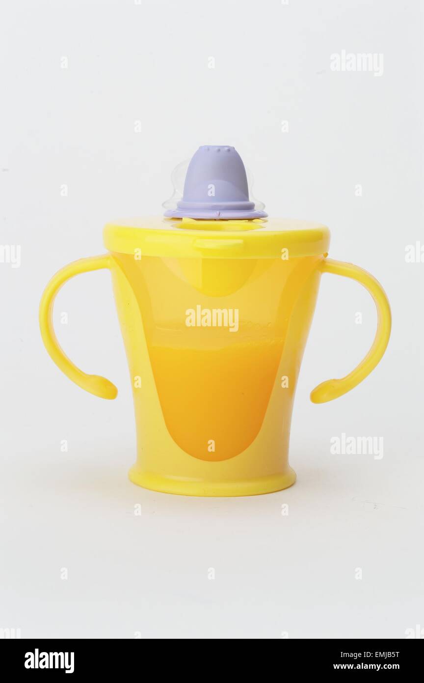 Plastic beaker filled with orange juice Stock Photo - Alamy