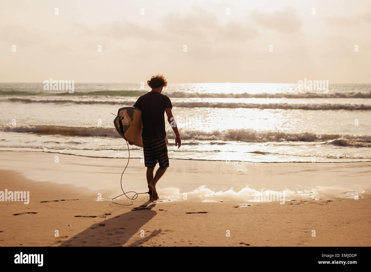 surfer man with sufing board in waves silhouette Stock Photo - Alamy