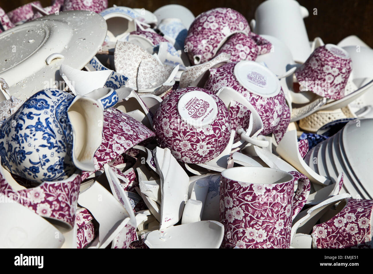 Broken pottery hi-res stock photography and images - Alamy