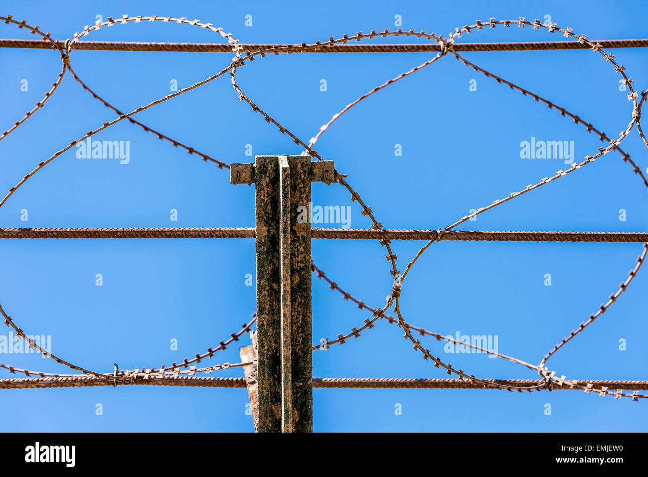 Steel barbed wire hi-res stock photography and images - Alamy