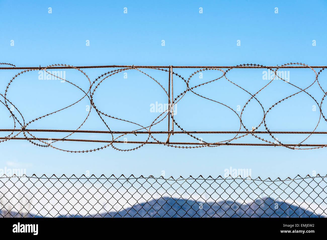 Steel barbed wire hi-res stock photography and images - Alamy