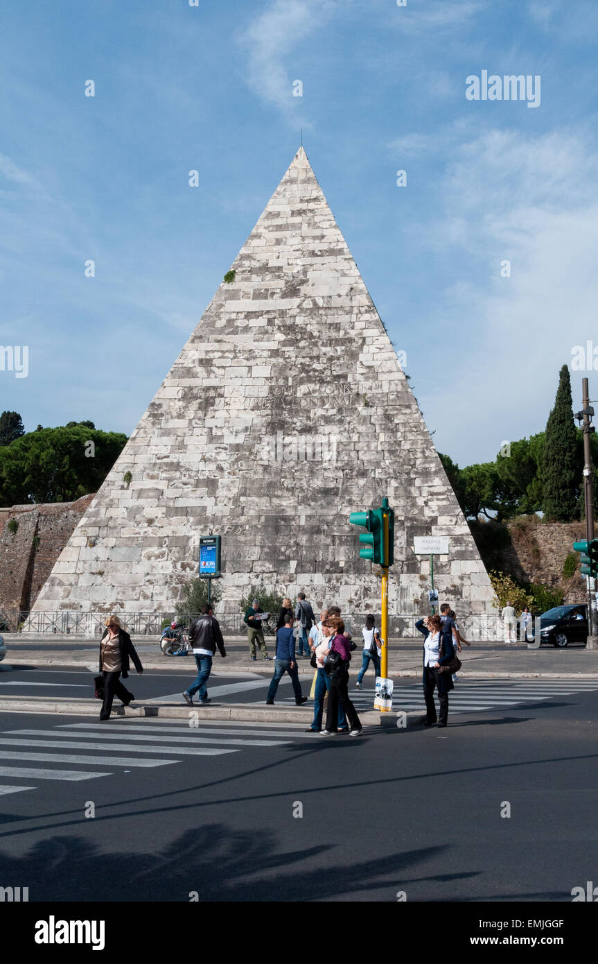 Cestius roma hi-res stock photography and images - Alamy