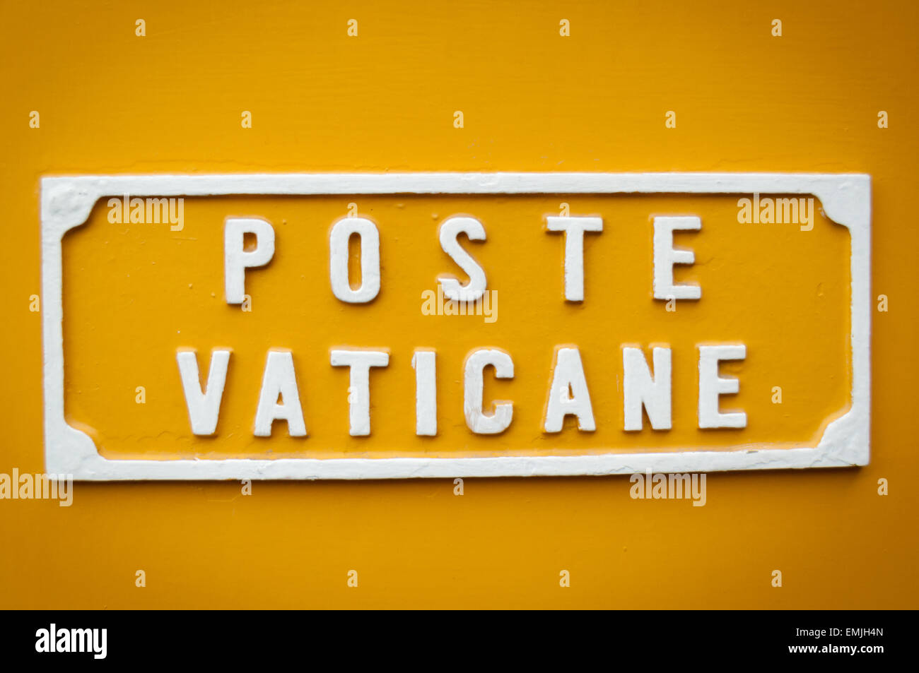Vatican post logo on yellow background, Vatican Stock Photo - Alamy
