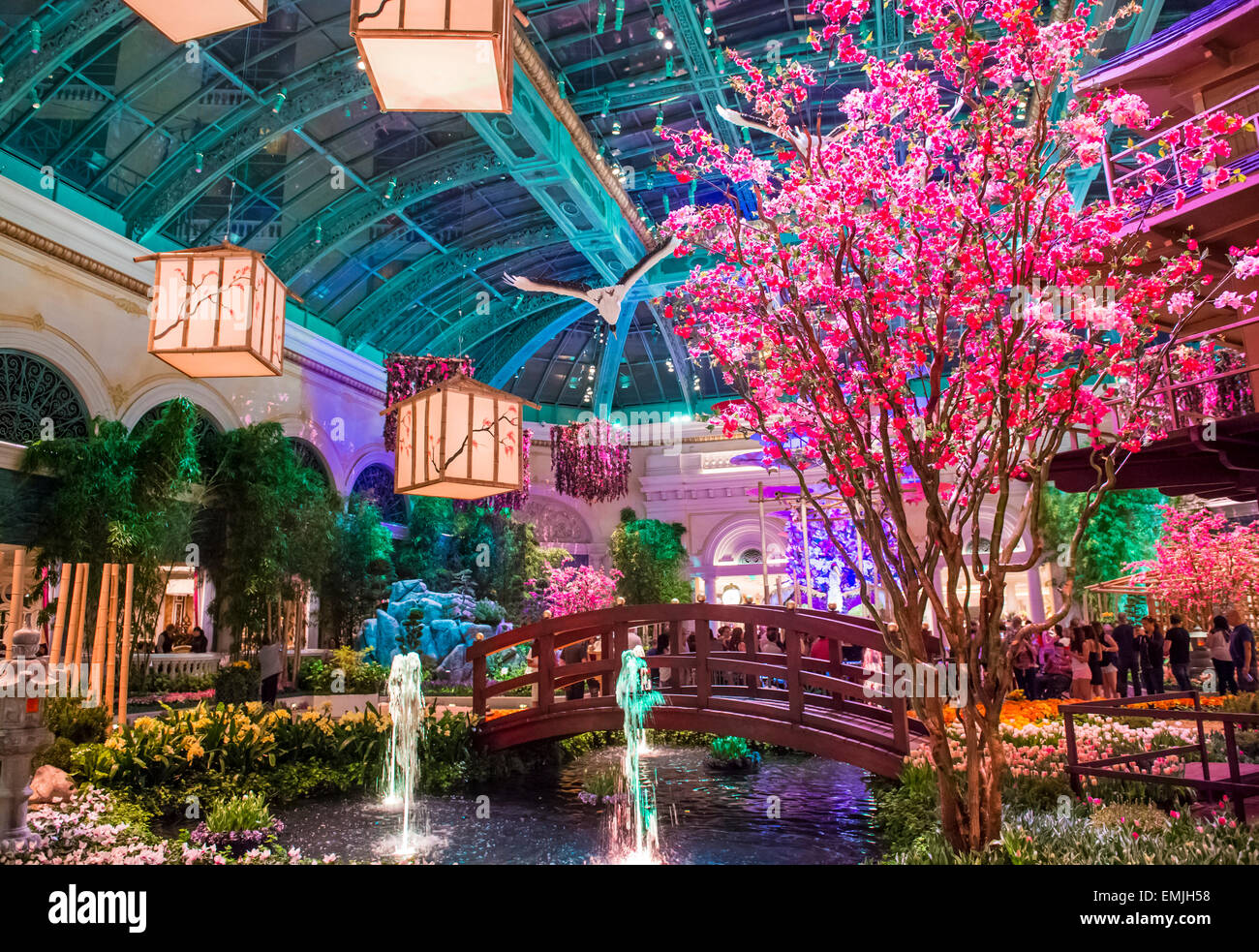 Spring season in Bellagio Hotel Conservatory & Botanical Gardens in Las ...