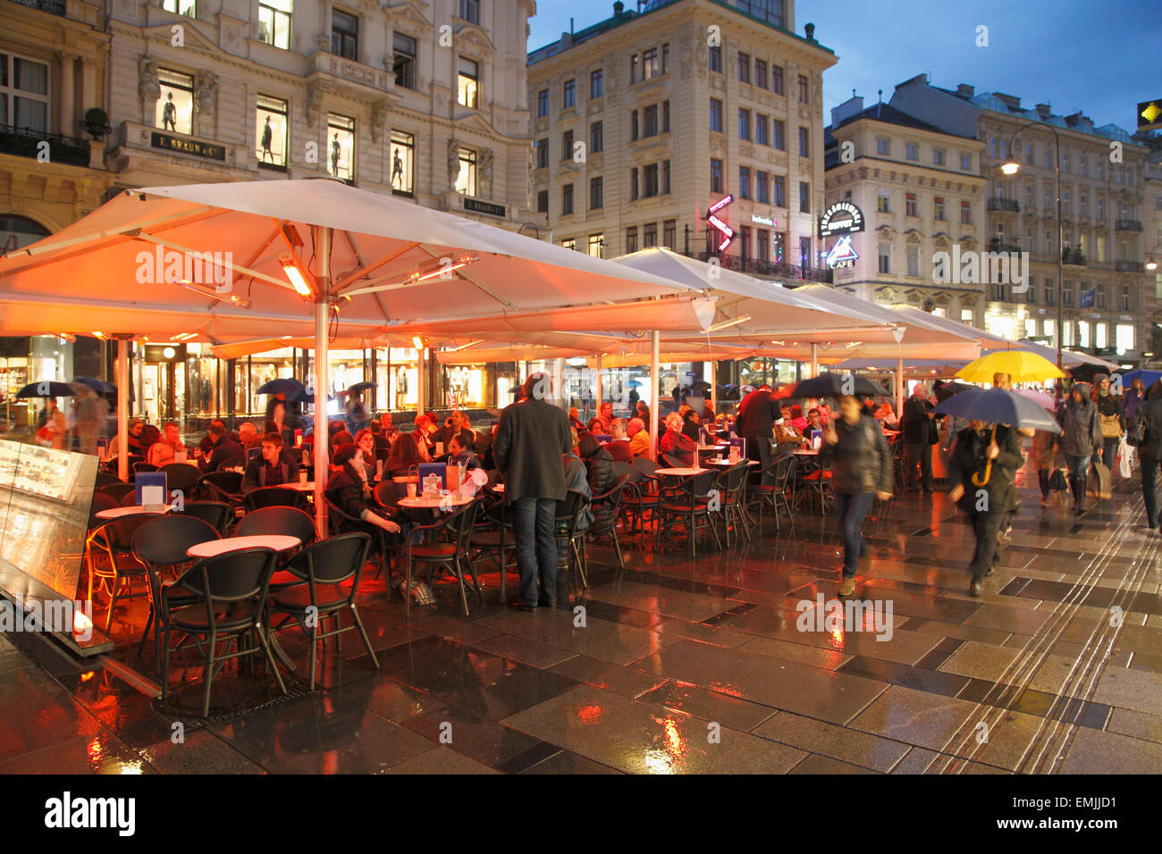 Nightlife vienna hi-res stock photography and images - Alamy