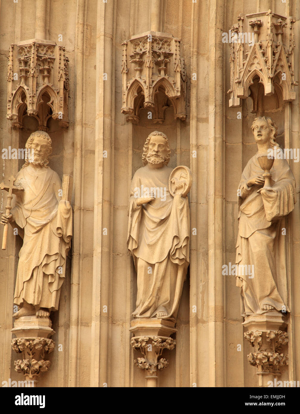 Church statues hi-res stock photography and images - Alamy