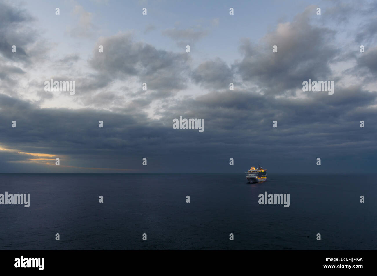 Dramatic ocean ship hi-res stock photography and images - Alamy
